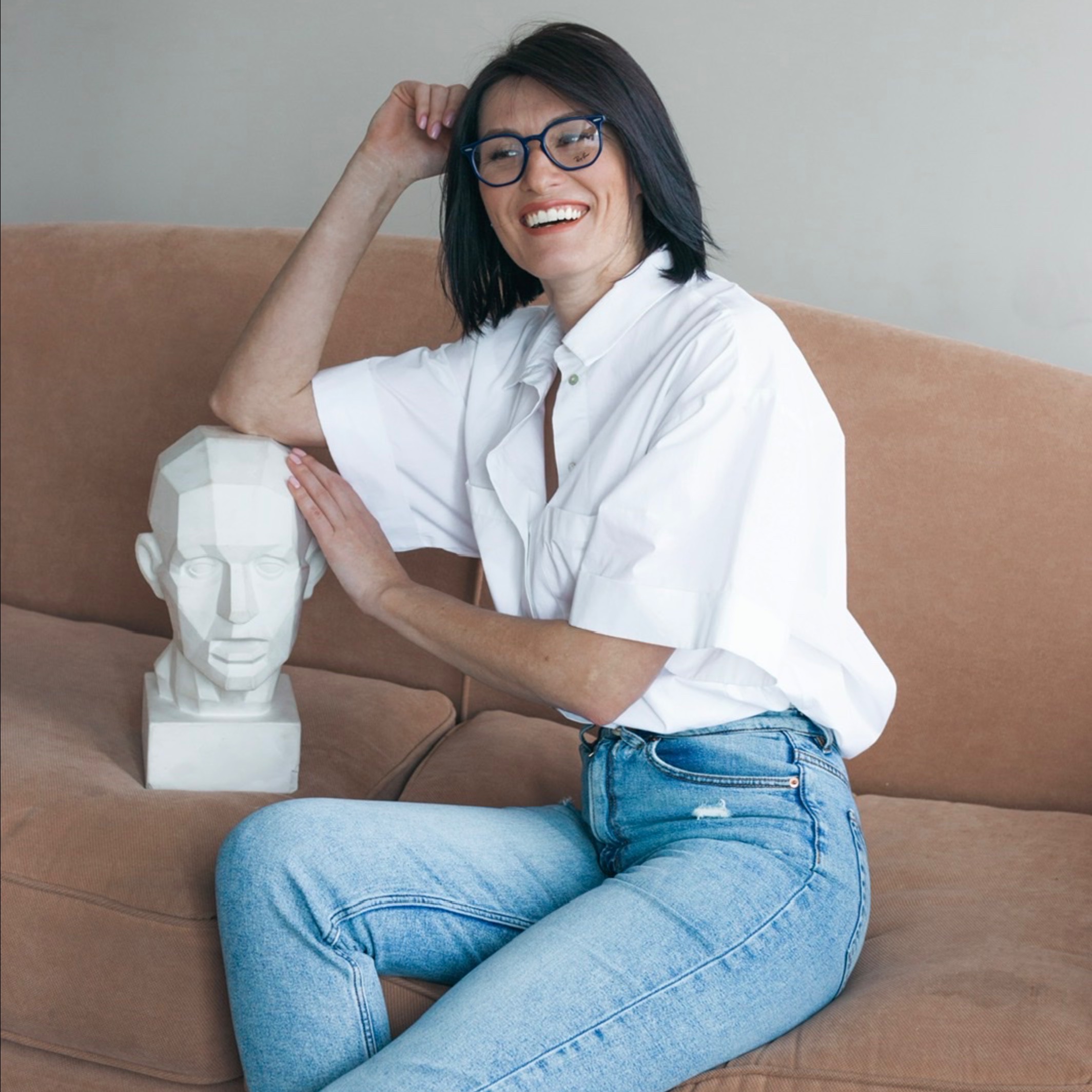 Иконка канала КУРСЫ МАНИКЮРА  ОНЛАЙН