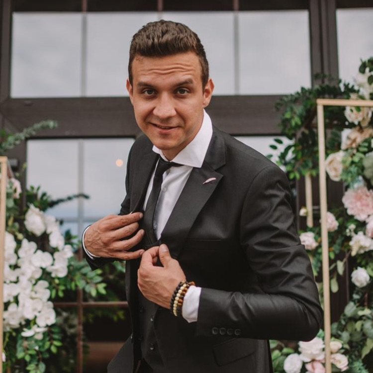 Иконка канала Ведущий Денис Гуторов