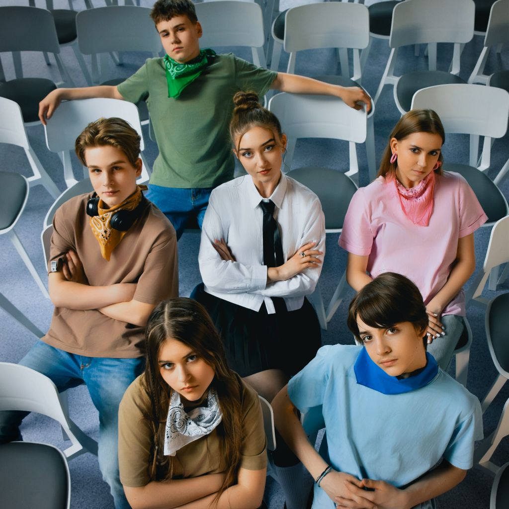 Иконка канала Сериал «ШКОЛОНУТЫЕ»