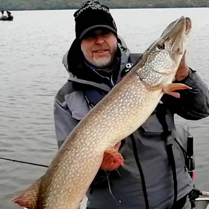 Иконка канала Лео Ловит