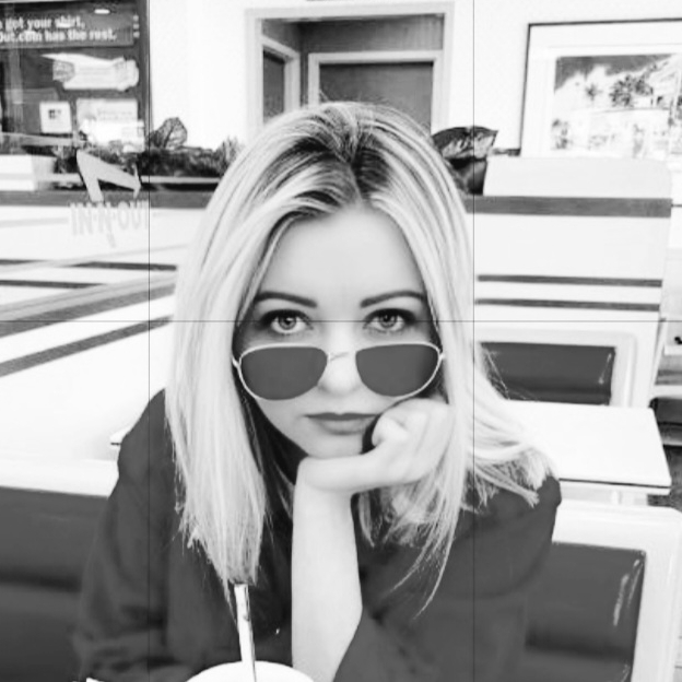 Иконка канала Живу В Моменте