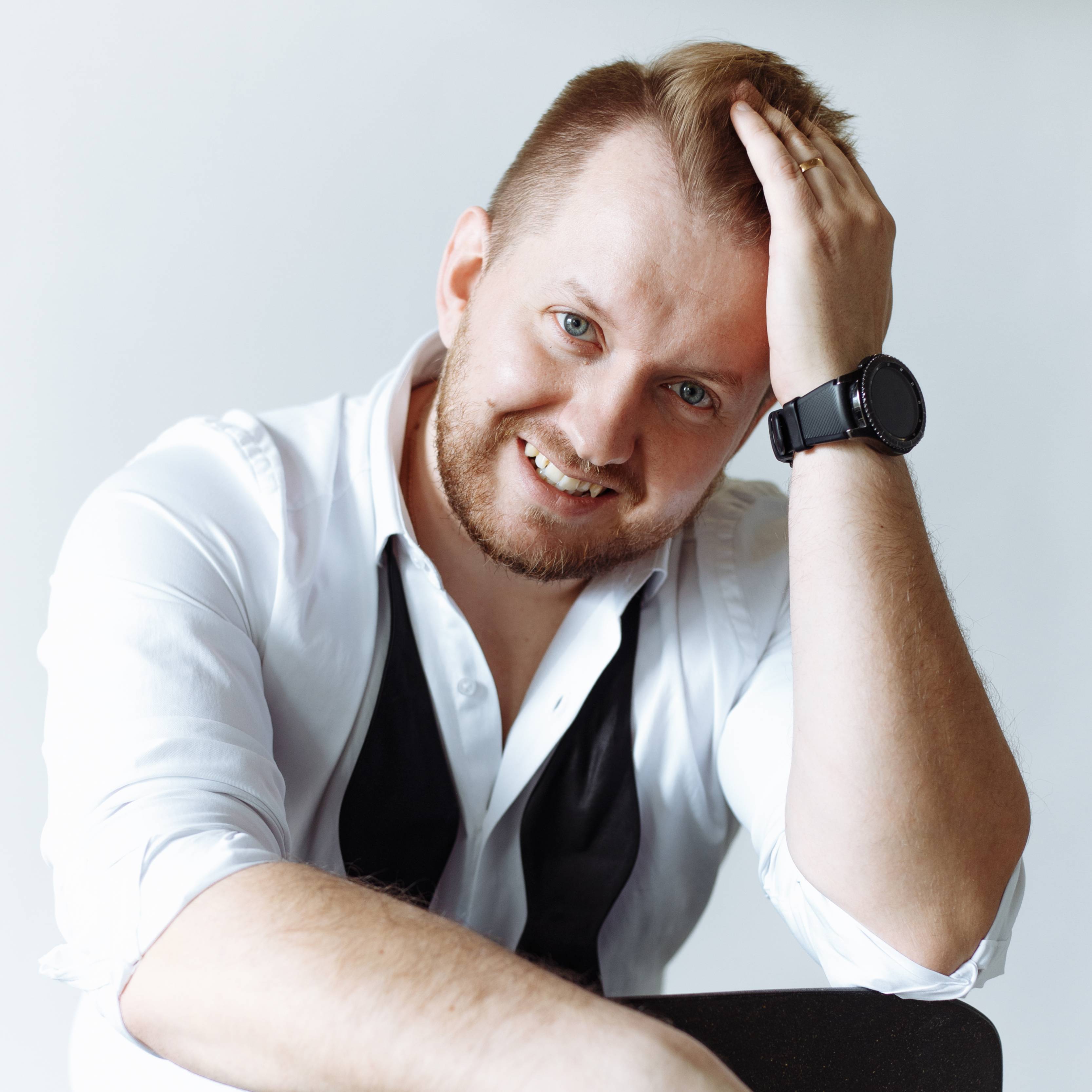 Иконка канала Ведущий Илья Большаков