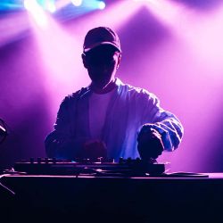 Иконка канала 🎧✨🆁🅴🅰🅻🅸🆃🆈✨🎧