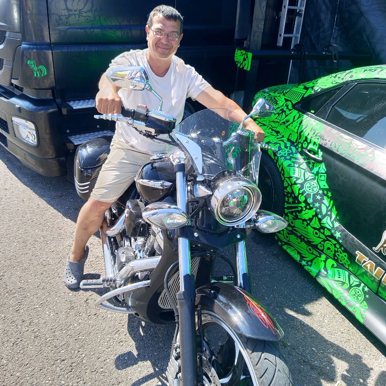 Иконка канала Мне Нравится.