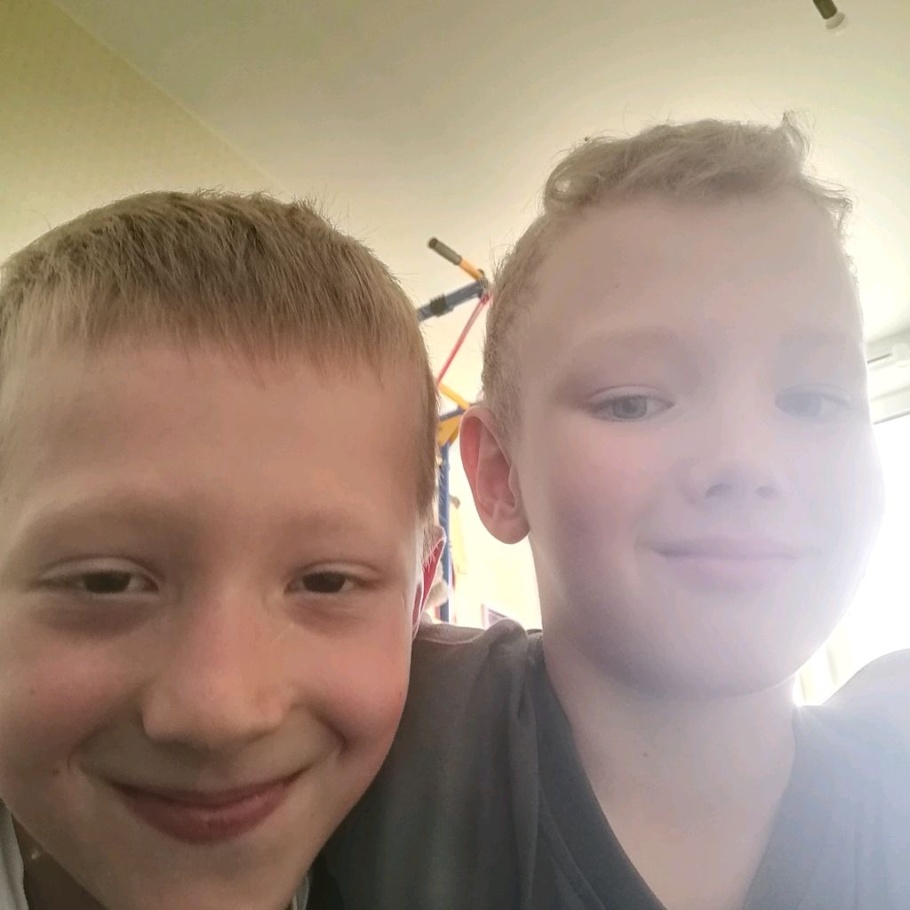 Иконка канала Лев и Даннил И Тася Играют