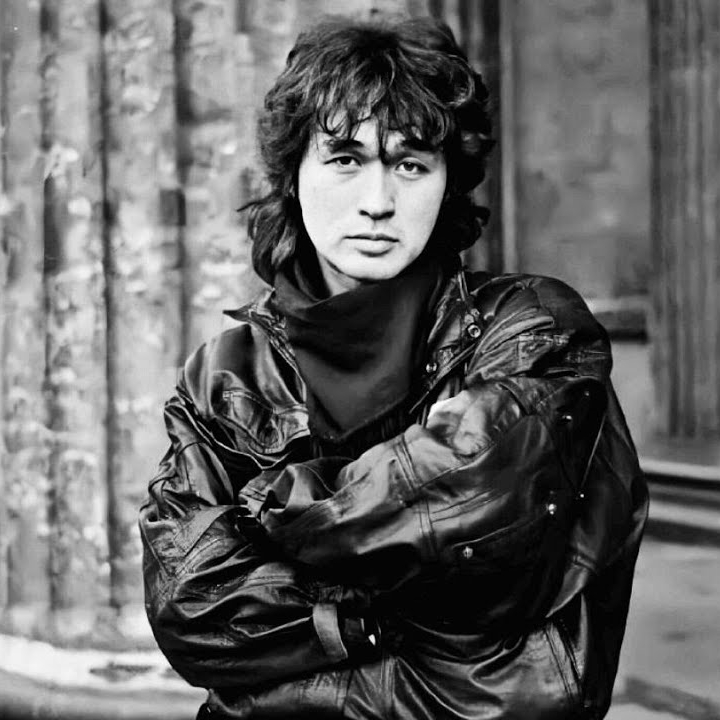 Иконка канала 🦊ЛисёнокFoxy15k🦊 И Виктор Цой (😾🟪=🤮)