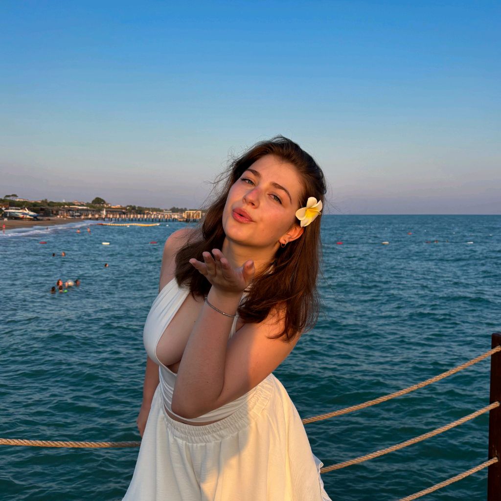 Иконка канала MsTrivian • Артист • UGC креатор