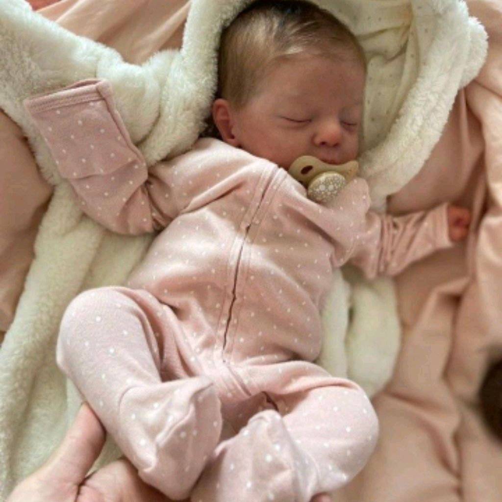 Иконка канала Alice reborn