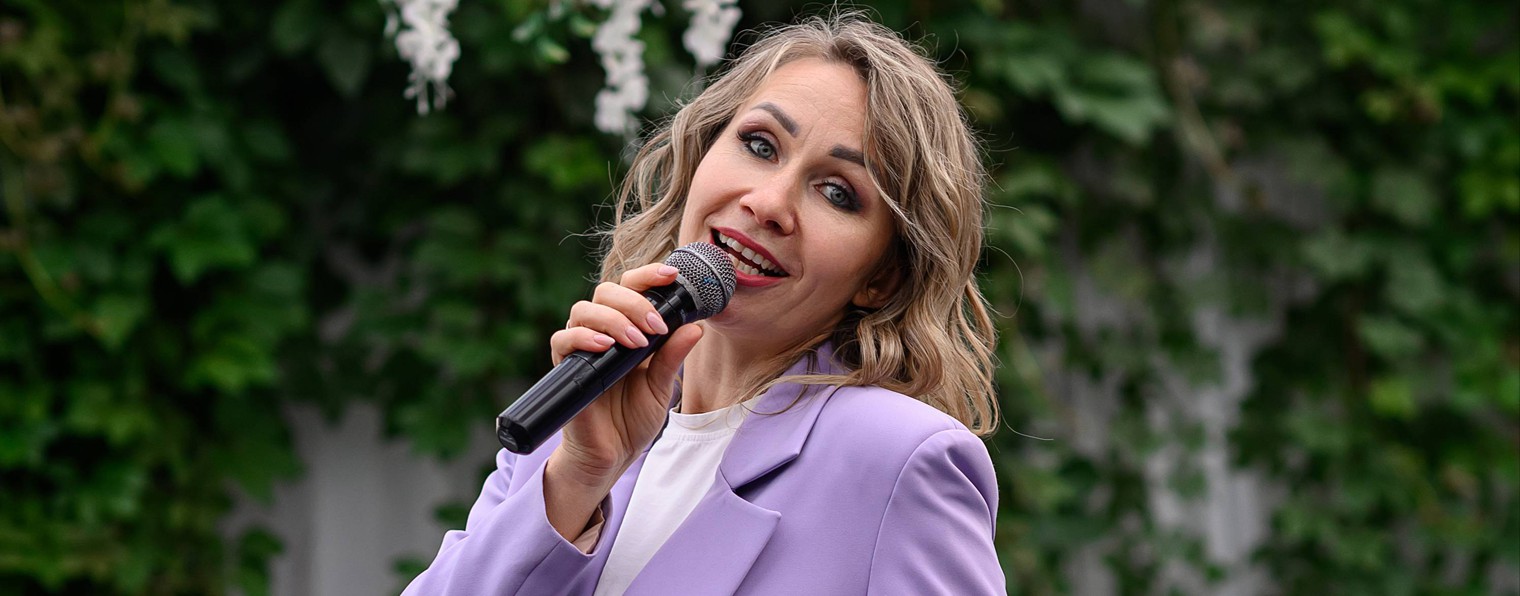 Ведущая Светлана Дариенко