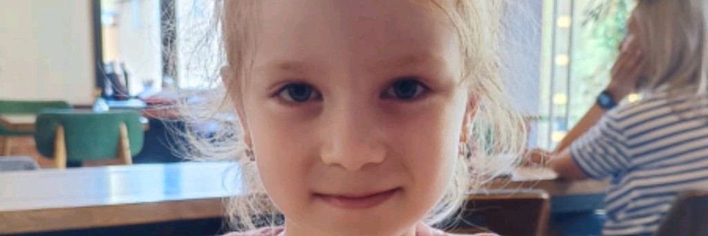 Юный блогер Юля