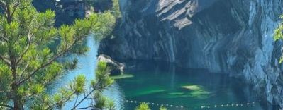 Лара на чемоданах