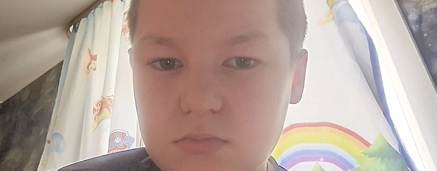 Женя Играет