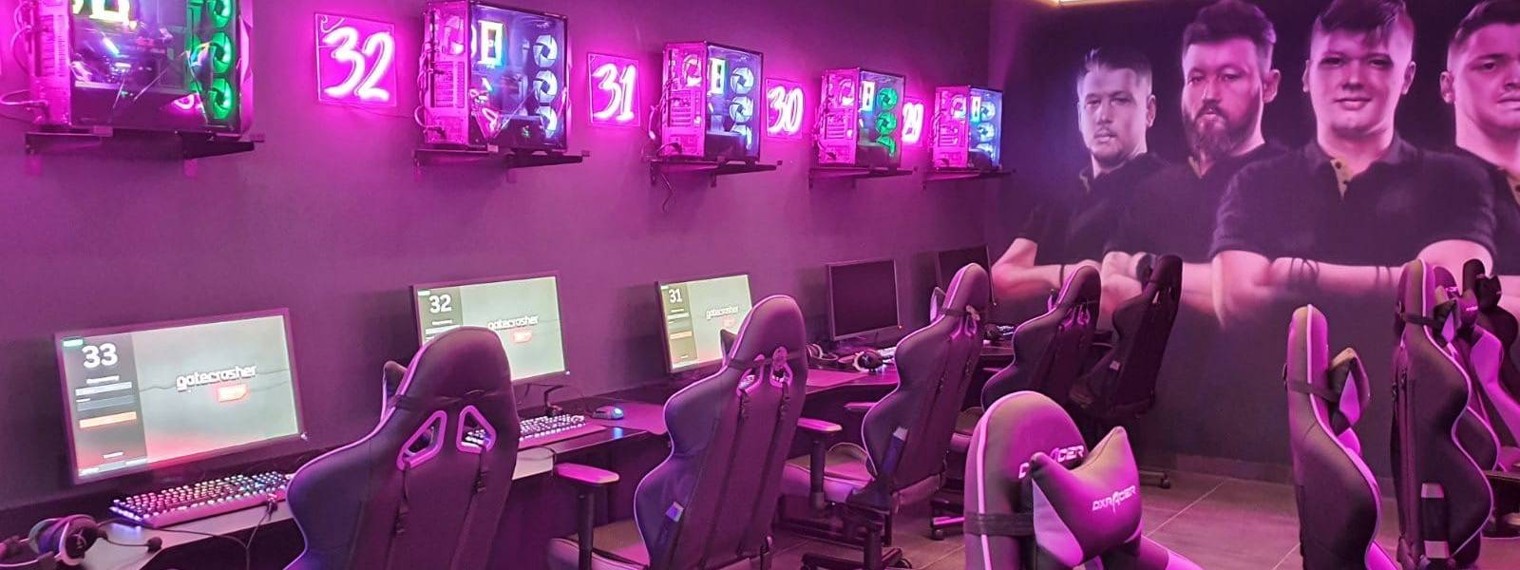 Киберспорт арена Gatecrasher