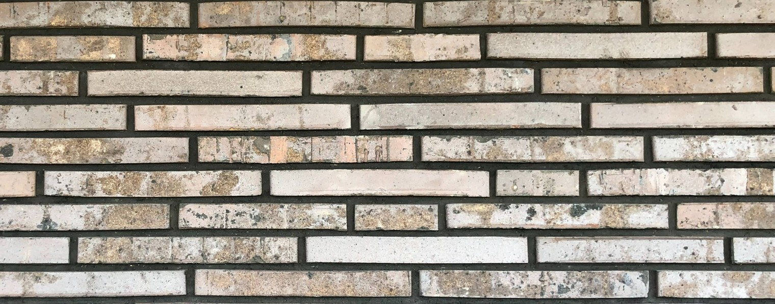 Каменщики в Москве Brick building