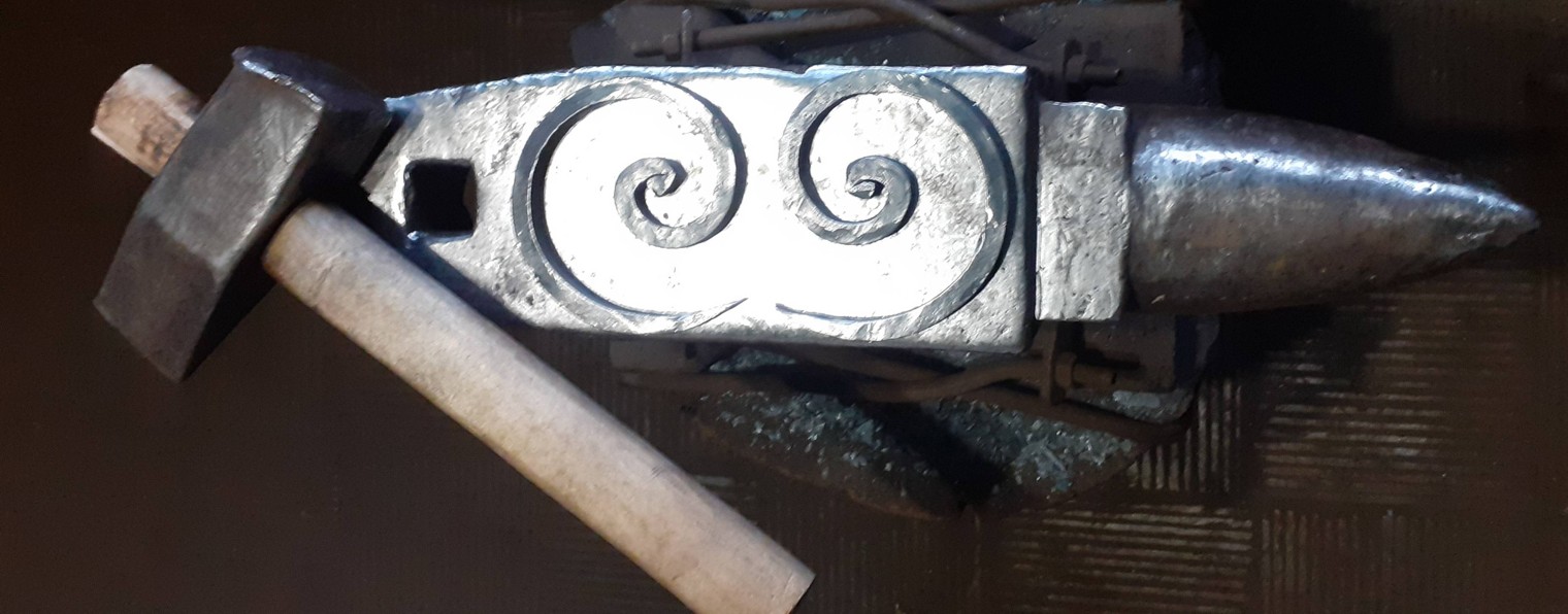 КРАСНЫЙ  КУЗНЕЦ