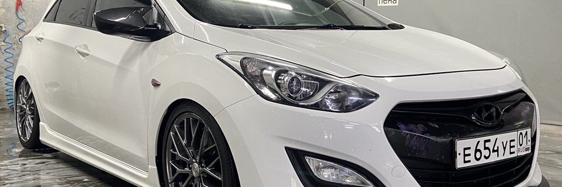 Hyundai i30 stance