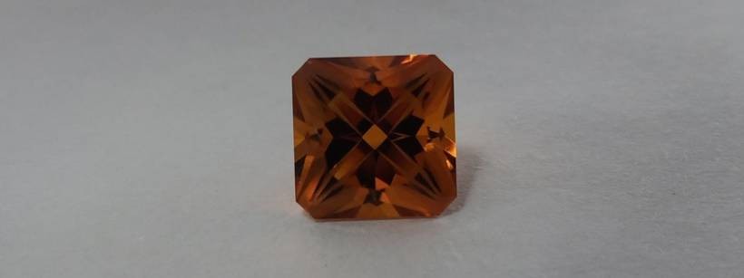 Мастер огранщик Комаров Алексей