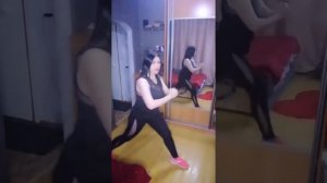 Упражнение 3  Выпады назад