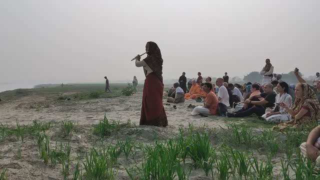 2023_11_25 | ББ Говинда Свами | флейта на Ямуне, Вриндаван