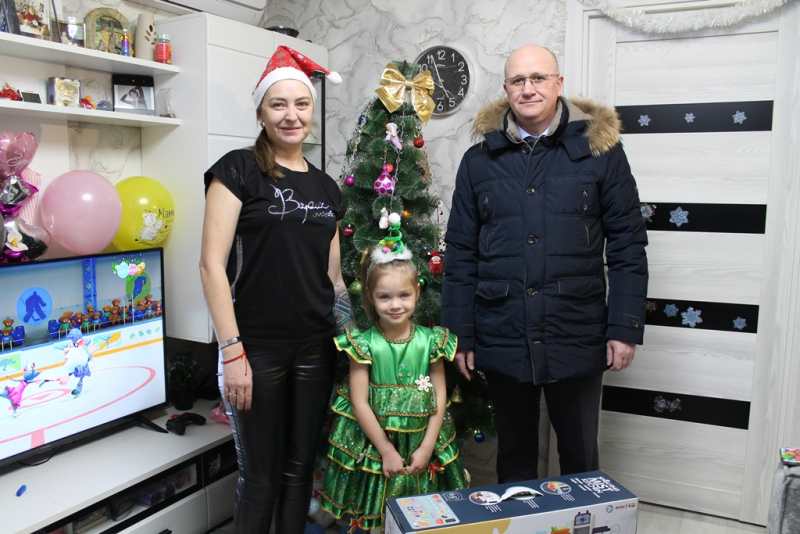 Начальник УМВД России по ЕАО Александр Добровольский принял участие в акции «Елка желаний"