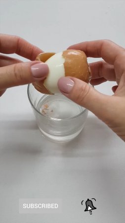 Как почистить яйцо за 10 секунд