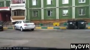 Мусорные баки атакуют!!!