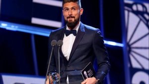 ЖИРУ ПОКАЗЫВАЕТ ЗА ЧТО ПОЛУЧИЛ ПРЕМИЮ ПушкашаКРАСИВЕЙШИЕ ГОЛЫ ОТ GiroudeFootball