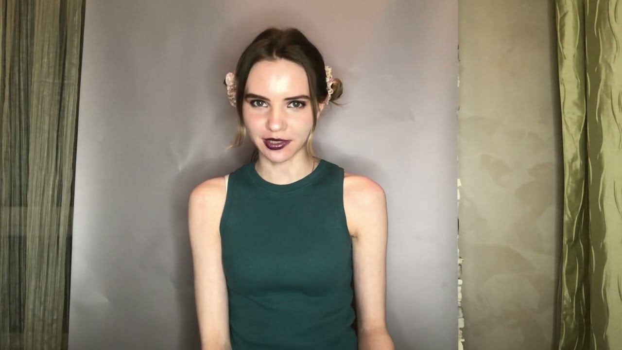 Визитка милая неформалка (актриса Арина Курганская)