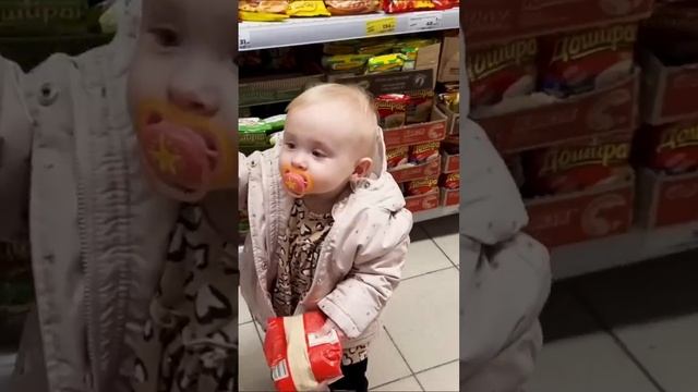 Куплю всё, что выберет дочка в магазине. Ей 1 год ? Алиса Лисова и Милена
