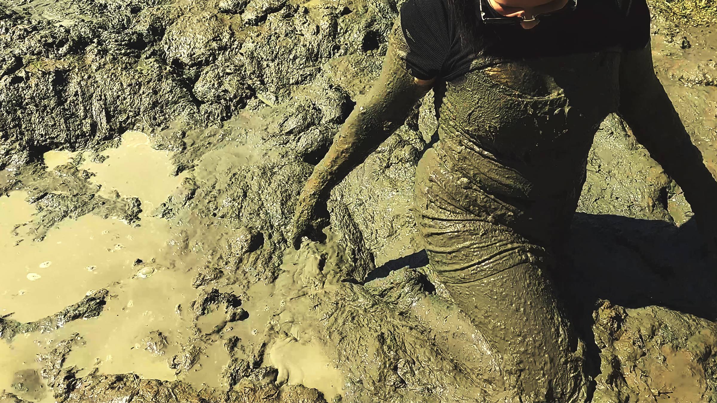 🎁 ДЕВОЧКА В СТРОГОМ ПЛАТЬЕ И ТУФЛЯХ ПОЛНОСТЬЮ В ГРЯЗИ Girl Black Heels n Pantyhose in MUD