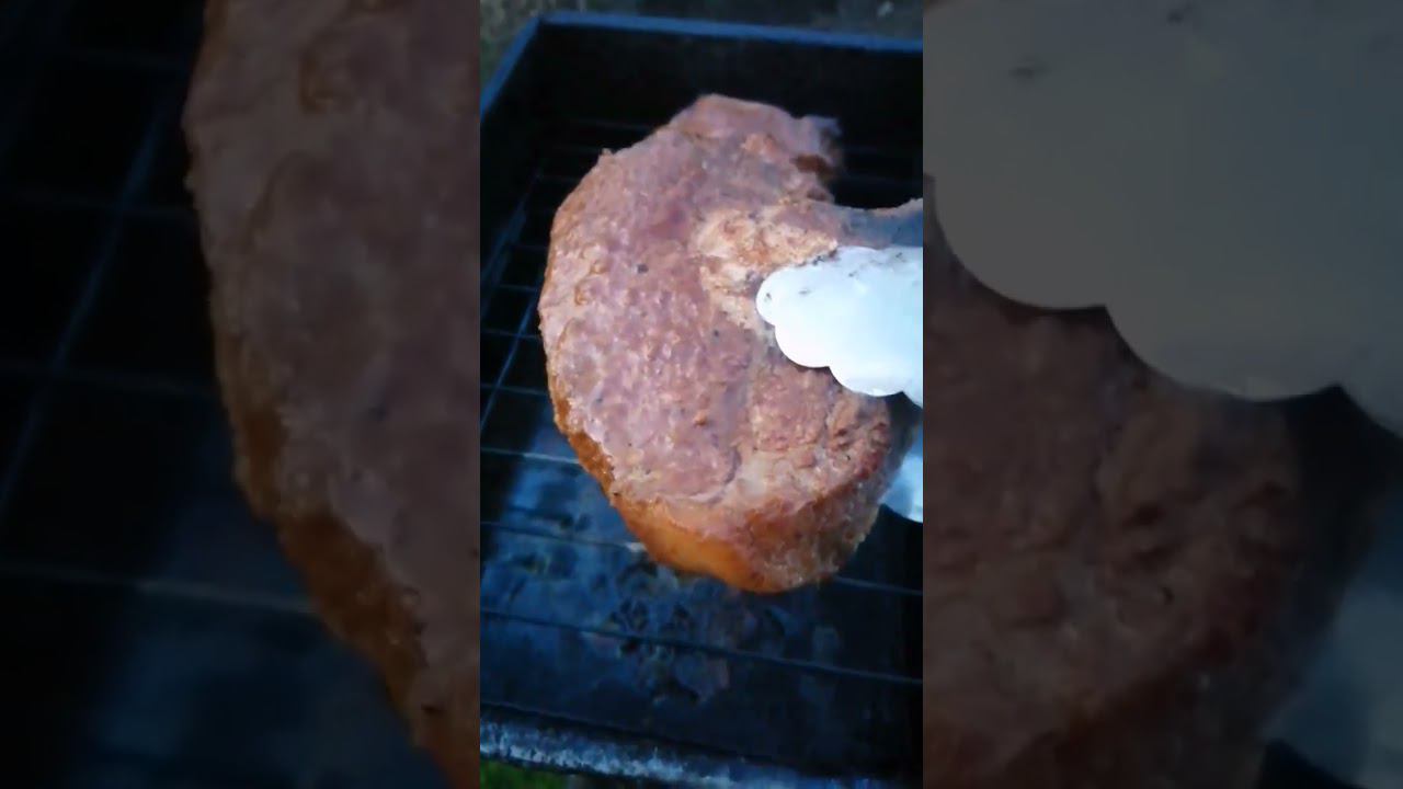 Коптим антрекот из свинины на ольхе