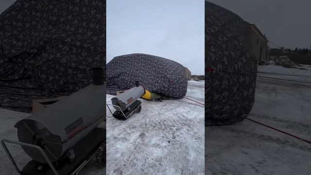 -25, сильный ветер. Установка бескаркасной палатки для обслуживания техники