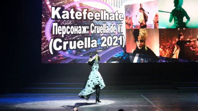 Call me Cruella cosplay_ Круэлла косплей дефиле _Божественный ветер_