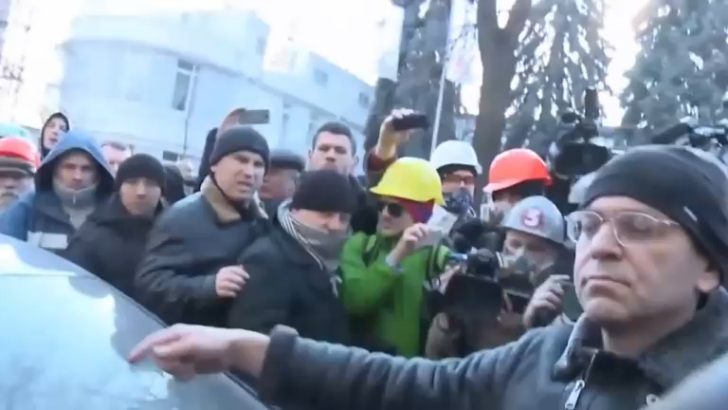 ПАШИНСКИЙ ПОМОГАЛ СНАЙПЕРУ СКРЫТЬСЯ С МАЙДАНА