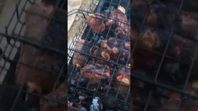 На любимой даче мы очень любим отдыхать с мужем! тут костерок и шашлык и природа