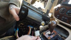 HOW TO REPLACE A ML430 WINDOW SWITCH - Mercedes Benz