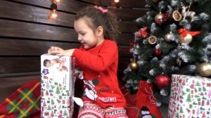 Подарки под елкой на Новый год 2019 для Нелли