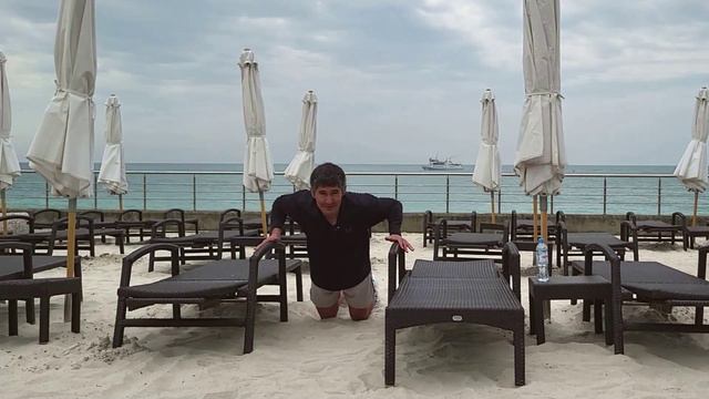 "Солнечные ванны и симметричный таз" - тренировка на шезлонге