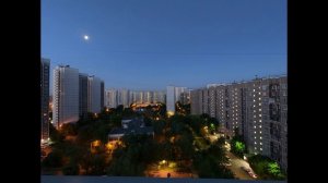 Луна исчезает в рассвете нового дня