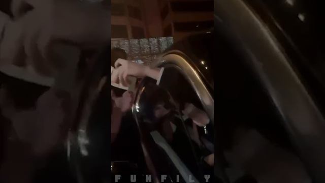 МЕЛ ДАЛ РАНДОМНОМУ ЧЕЛУ МИЛЛИОН РУБЛЕЙ
