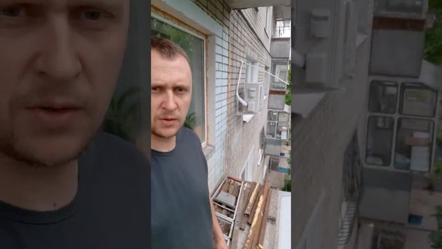 Полный демонтаж балкона: включая перила, до плиты пола.