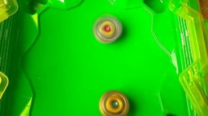 Drain Fafnir vs Genesis Valtryek Beyblade Burst Evolution