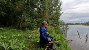 Рыбалка на фидер. Улов уклейка плотва и лещ.