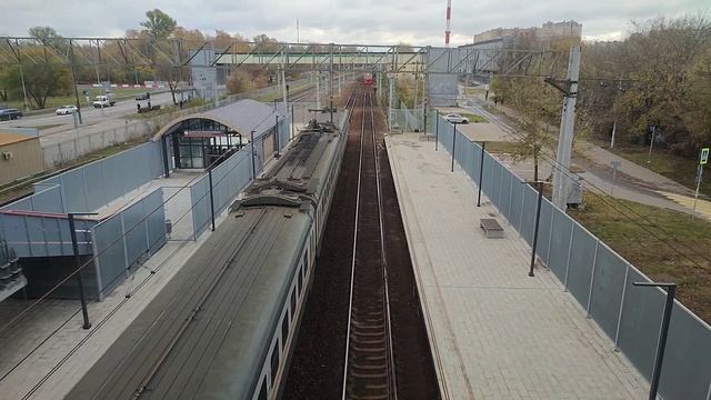 Электропоезда ЭД4М-0181 и ЭП2Д-0172 на станции МЦД Косино "Октябрьский холодный день"