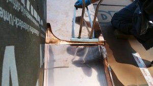 Обход трубы медными окладами на фальцевой кровле