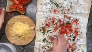 РУЛЕТ ИЗ ЛАВАША С КУРИЦЕЙ
