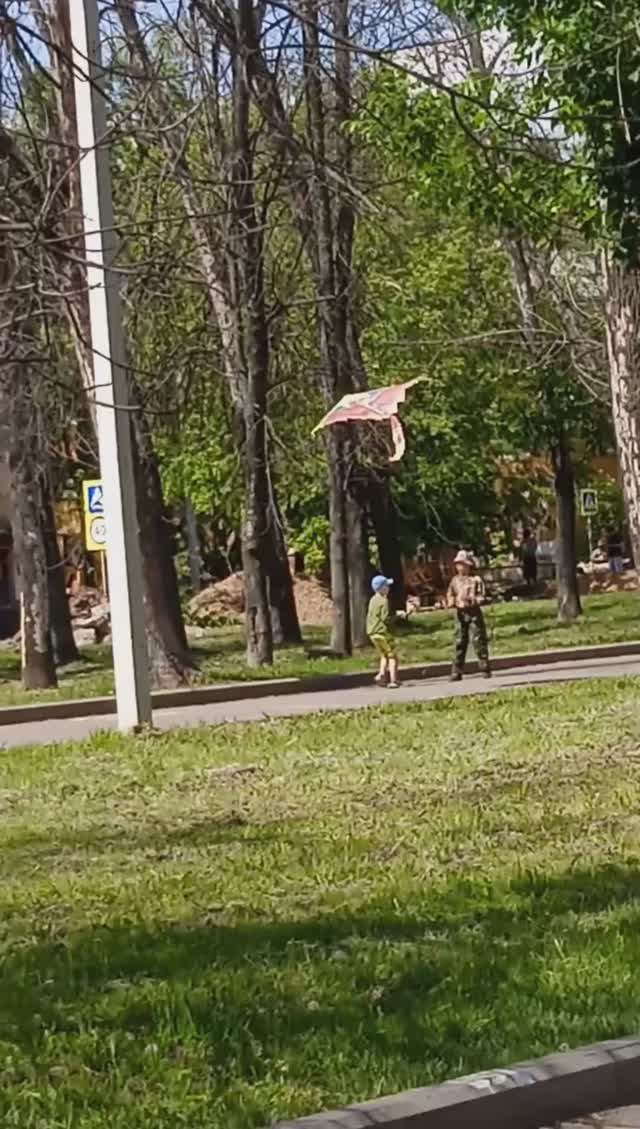 Video.Guru_я в облака запускаю бумажного змея