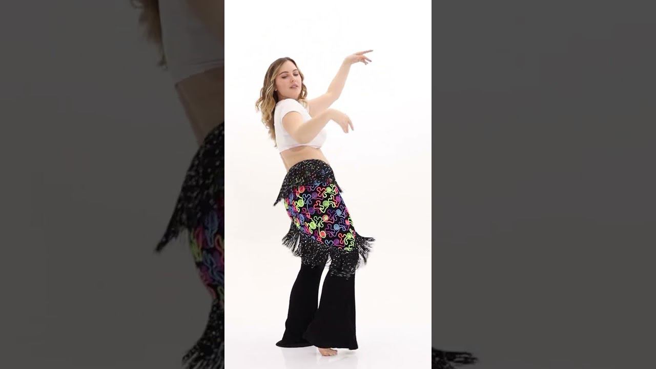 Танец живота в восточном платке для маркетплейсов