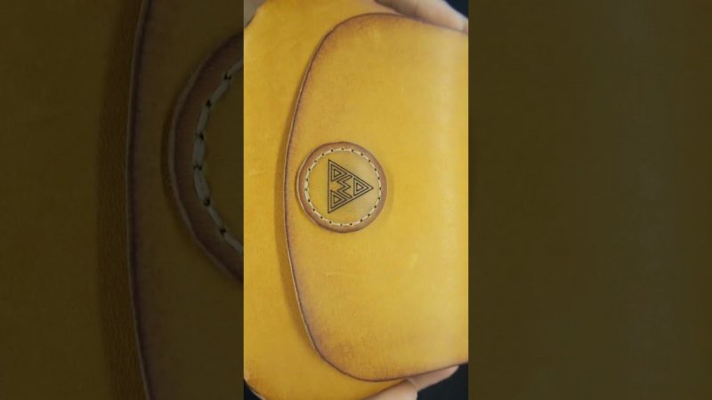 Make a great gift for your girlfriend with your own hands - a leather handbag from Woolenpaw.