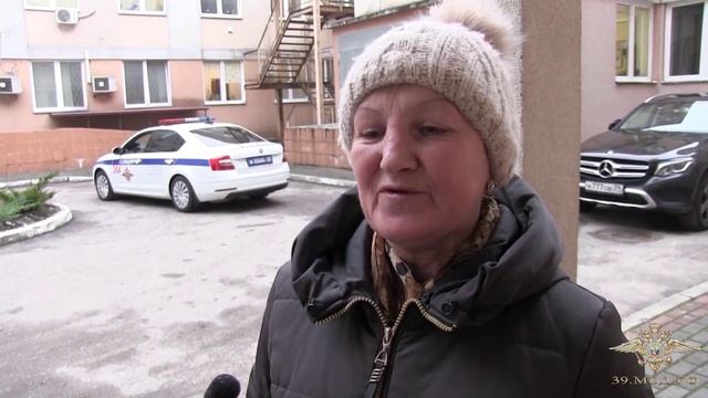 В Калининграде сотрудники ДПС экстренно сопроводили такси с роженицей